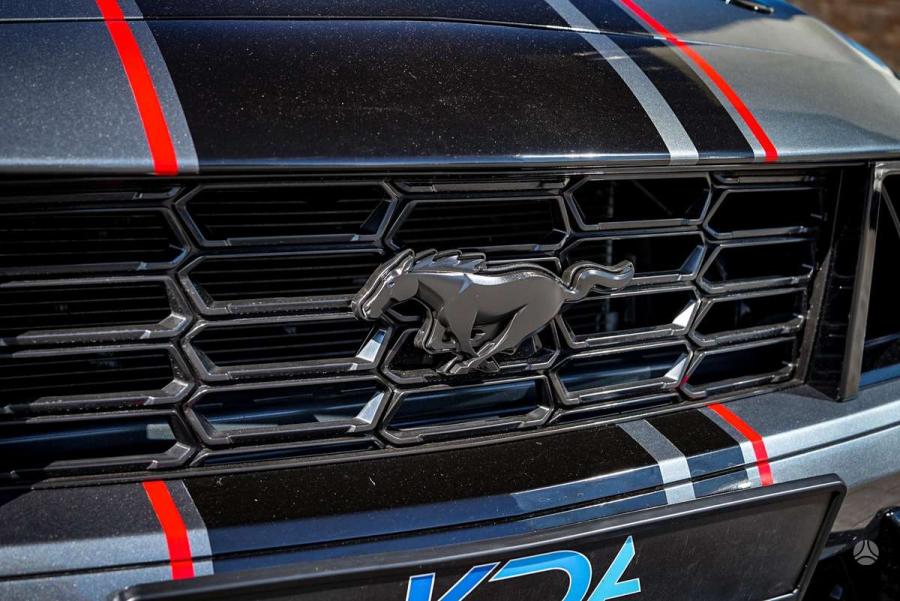 Pelēks Ford Mustang 2022 Marijampole, ar dzinēja tilpumu 5.04 L un nobraukumu 13 tūkst. km par 35450 €, foto 10 vietnē AUTOMOTO.COM.LV