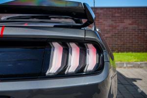 Pelēks Ford Mustang 2022 Marijampole, ar dzinēja tilpumu 5.04 L un nobraukumu 13 tūkst. km par 35450 €, foto 19 vietnē AUTOMOTO.COM.LV
