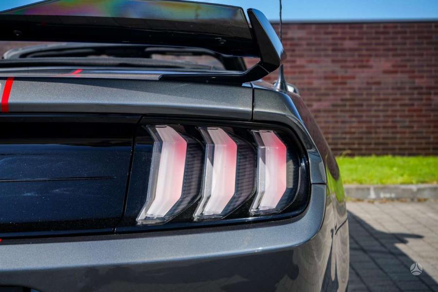 Pelēks Ford Mustang 2022 Marijampole, ar dzinēja tilpumu 5.04 L un nobraukumu 13 tūkst. km par 35450 €, foto 19 vietnē AUTOMOTO.COM.LV