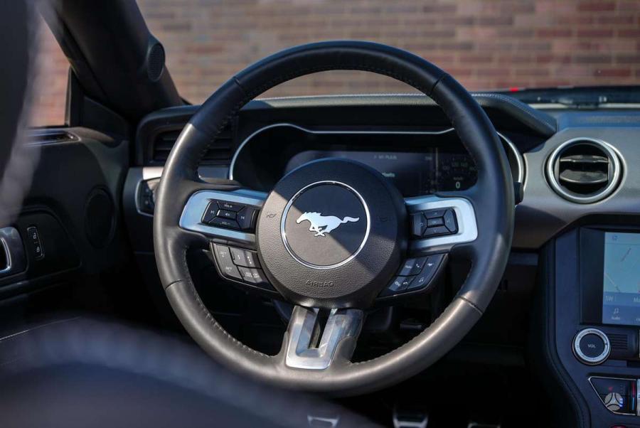 Pelēks Ford Mustang 2022 Marijampole, ar dzinēja tilpumu 5.04 L un nobraukumu 13 tūkst. km par 35450 €, foto 23 vietnē AUTOMOTO.COM.LV