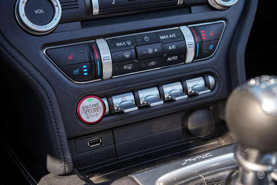 Pelēks Ford Mustang 2022 Marijampole, ar dzinēja tilpumu 5.04 L un nobraukumu 13 tūkst. km par 35450 €, foto 26 vietnē AUTOMOTO.COM.LV