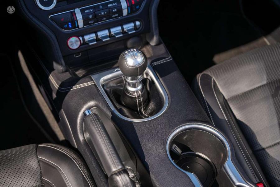 Pelēks Ford Mustang 2022 Marijampole, ar dzinēja tilpumu 5.04 L un nobraukumu 13 tūkst. km par 35450 €, foto 27 vietnē AUTOMOTO.COM.LV