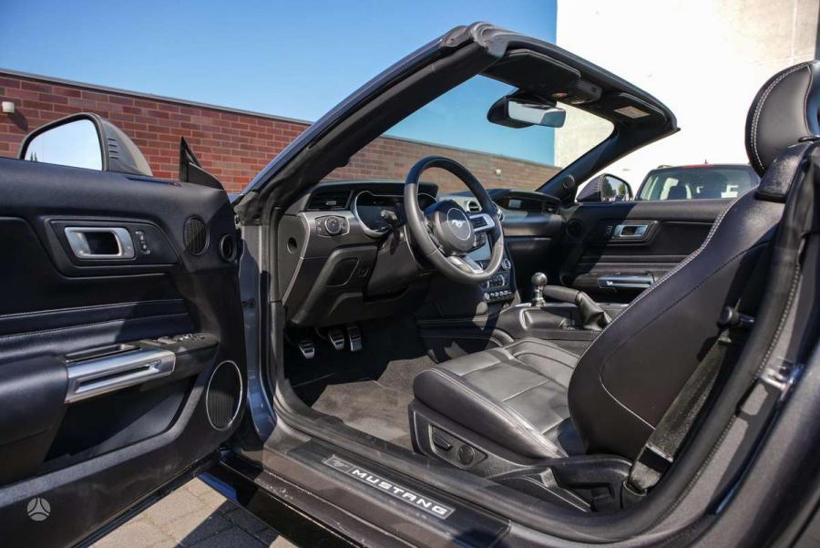 Pelēks Ford Mustang 2022 Marijampole, ar dzinēja tilpumu 5.04 L un nobraukumu 13 tūkst. km par 35450 €, foto 32 vietnē AUTOMOTO.COM.LV