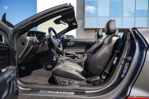 Pelēks Ford Mustang 2022 Marijampole, ar dzinēja tilpumu 5.04 L un nobraukumu 13 tūkst. km par 35450 €, foto 34 vietnē AUTOMOTO.COM.LV