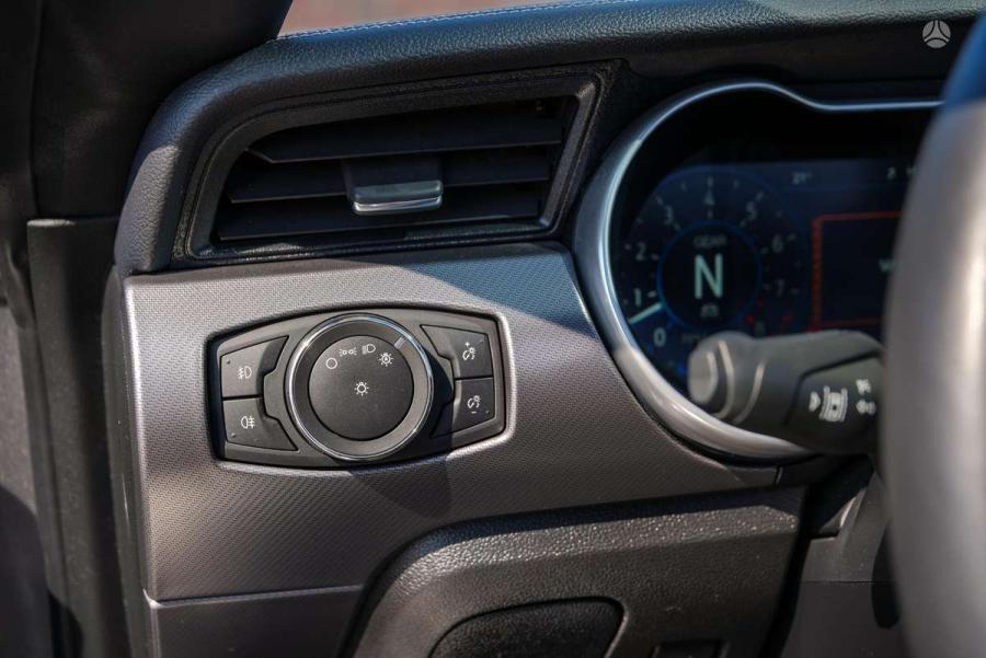 Pelēks Ford Mustang 2022 Marijampole, ar dzinēja tilpumu 5.04 L un nobraukumu 13 tūkst. km par 35450 €, foto 37 vietnē AUTOMOTO.COM.LV