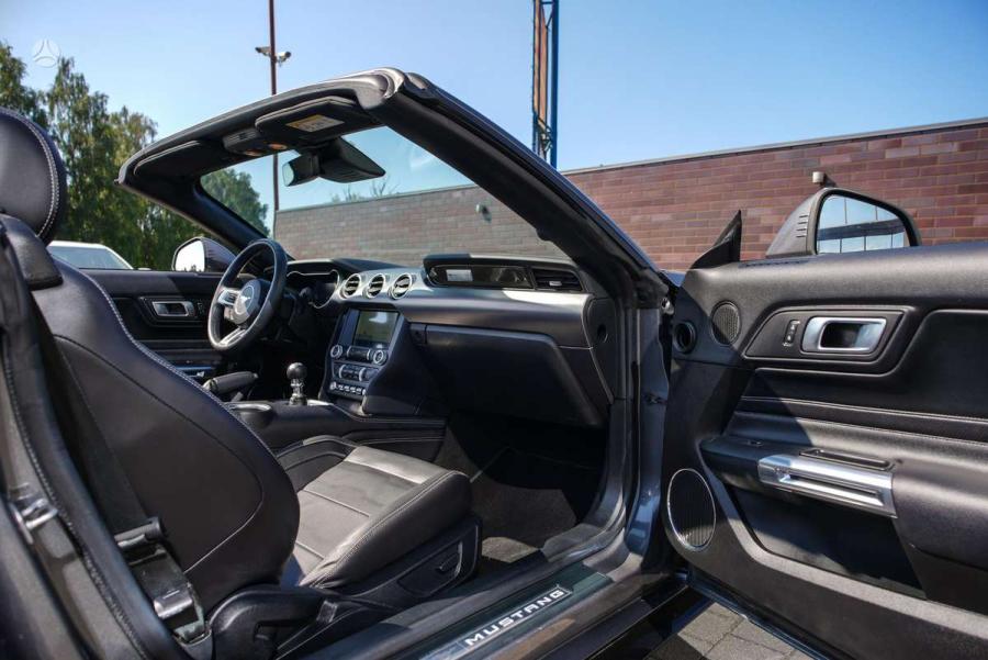 Pelēks Ford Mustang 2022 Marijampole, ar dzinēja tilpumu 5.04 L un nobraukumu 13 tūkst. km par 35450 €, foto 40 vietnē AUTOMOTO.COM.LV
