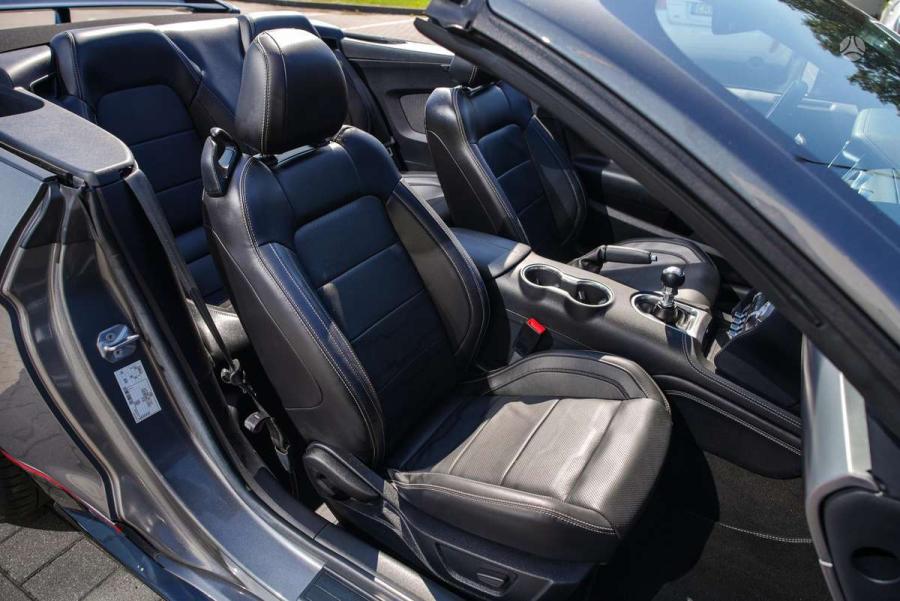 Pelēks Ford Mustang 2022 Marijampole, ar dzinēja tilpumu 5.04 L un nobraukumu 13 tūkst. km par 35450 €, foto 43 vietnē AUTOMOTO.COM.LV