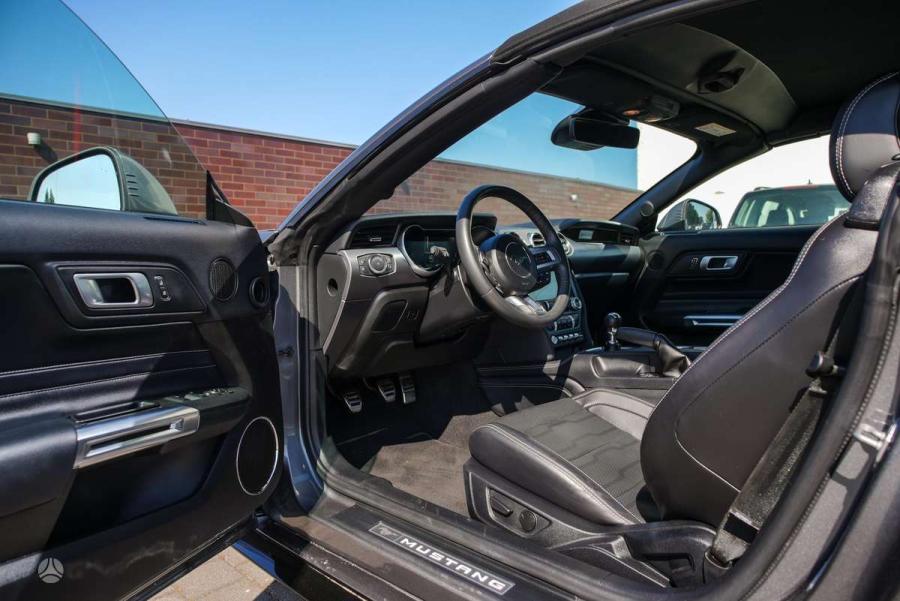 Pelēks Ford Mustang 2022 Marijampole, ar dzinēja tilpumu 5.04 L un nobraukumu 13 tūkst. km par 35450 €, foto 45 vietnē AUTOMOTO.COM.LV