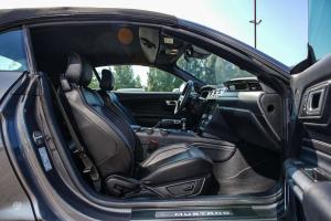 Pelēks Ford Mustang 2022 Marijampole, ar dzinēja tilpumu 5.04 L un nobraukumu 13 tūkst. km par 35450 €, foto 48 vietnē AUTOMOTO.COM.LV