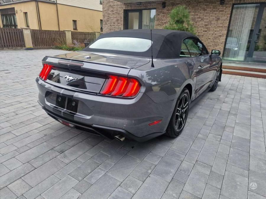Grey Ford Mustang 2022 in Kaunas, with an engine capacity of 2.25 L and mileage of 14 thousand km for 24900 €, photo 5 on AUTOMOTO.COM.LV