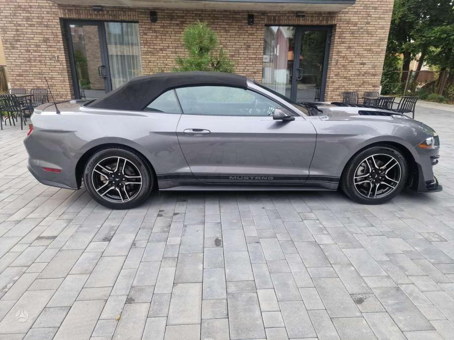 Grey Ford Mustang 2022 in Kaunas, with an engine capacity of 2.25 L and mileage of 14 thousand km for 24900 €, photo 9 on AUTOMOTO.COM.LV
