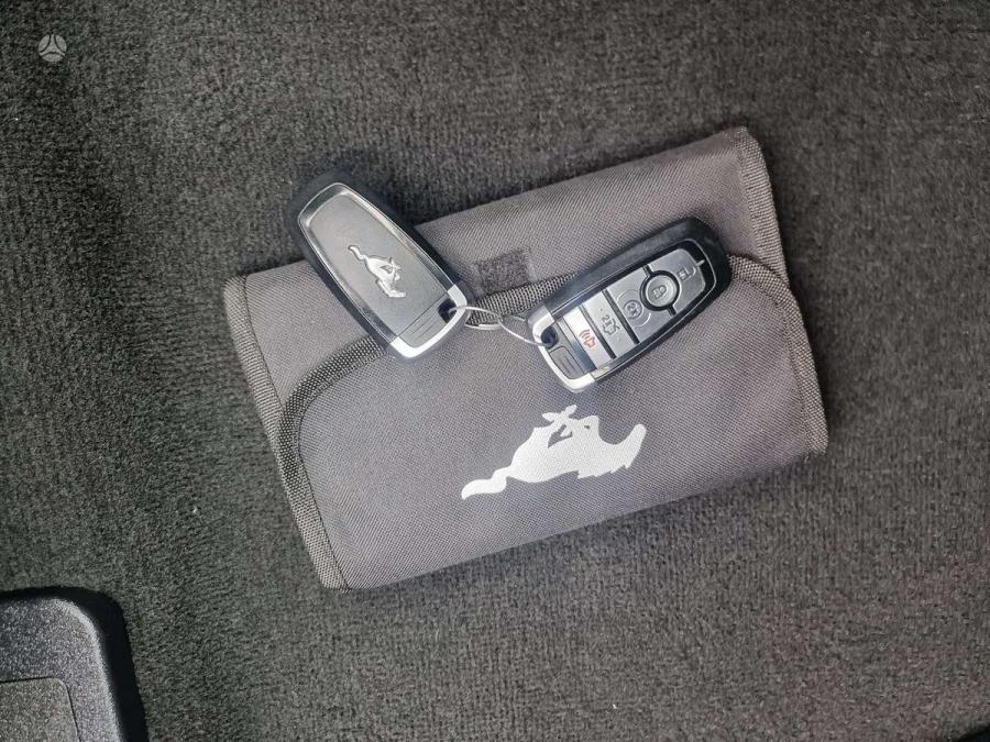 Grey Ford Mustang 2022 in Kaunas, with an engine capacity of 2.25 L and mileage of 14 thousand km for 24900 €, photo 19 on AUTOMOTO.COM.LV
