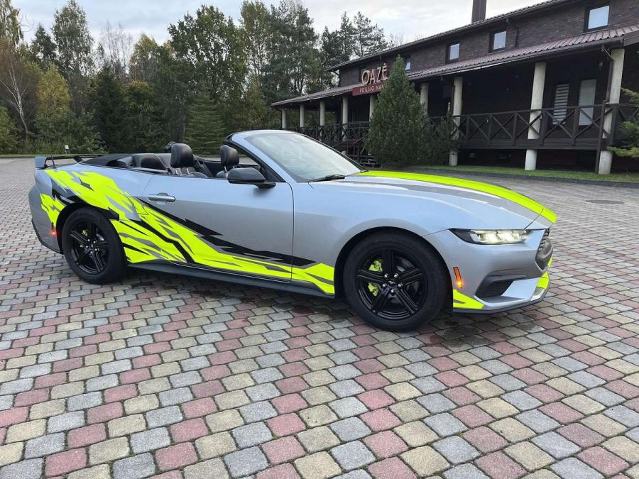 Grey Ford Mustang 2024 in Plunge, with an engine capacity of 2.26 L and mileage of 16 thousand km for 32670 €, photo 10 on AUTOMOTO.COM.LV