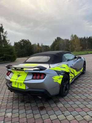 Grey Ford Mustang 2024 in Plunge, with an engine capacity of 2.26 L and mileage of 16 thousand km for 32670 €, photo 15 on AUTOMOTO.COM.LV