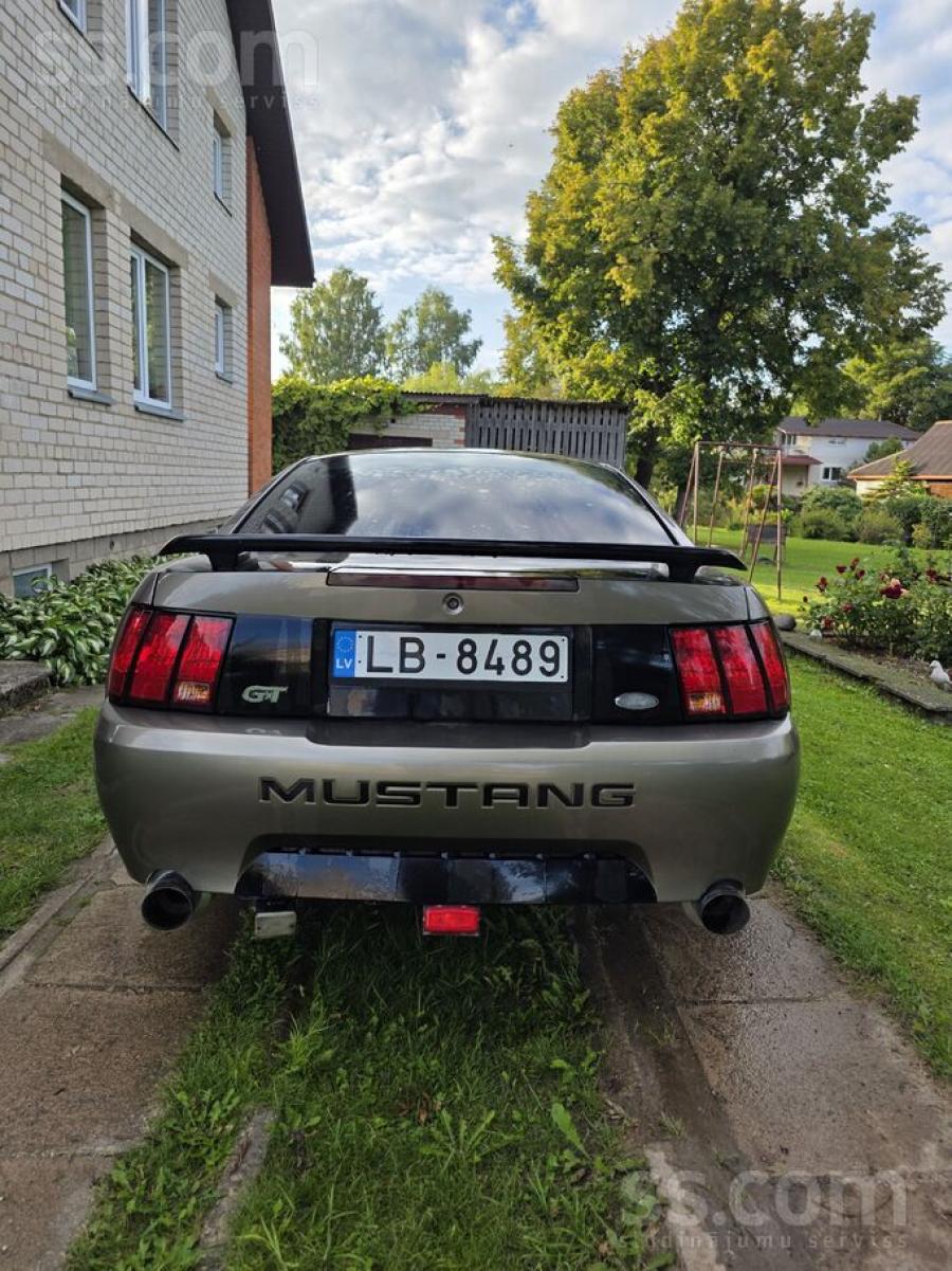 Pelēks Ford Mustang 2001 Rīga, ar dzinēja tilpumu 4.60 L un nobraukumu 118 tūkst. km par 5200 €, foto 4 vietnē AUTOMOTO.COM.LV