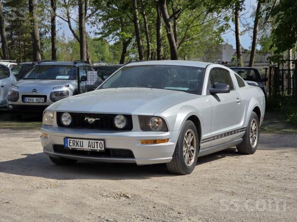 Pelēks Ford Mustang 2005 Liepāja, ar dzinēja tilpumu 4.00 L un nobraukumu 205 tūkst. km par 8950 €, foto 1 vietnē AUTOMOTO.COM.LV