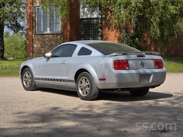 Pelēks Ford Mustang 2005 Liepāja, ar dzinēja tilpumu 4.00 L un nobraukumu 205 tūkst. km par 8950 €, foto 3 vietnē AUTOMOTO.COM.LV