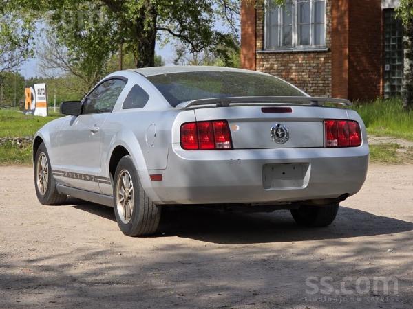 Pelēks Ford Mustang 2005 Liepāja, ar dzinēja tilpumu 4.00 L un nobraukumu 205 tūkst. km par 8950 €, foto 4 vietnē AUTOMOTO.COM.LV