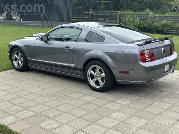 Grey Ford Mustang 2007 in Ogre, with an engine capacity of 4.60 L and mileage of 101 thousand km for 16900 €, photo 1 on AUTOMOTO.COM.LV