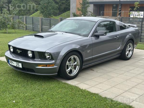 Grey Ford Mustang 2007 in Ogre, with an engine capacity of 4.60 L and mileage of 101 thousand km for 16900 €, photo 2 on AUTOMOTO.COM.LV