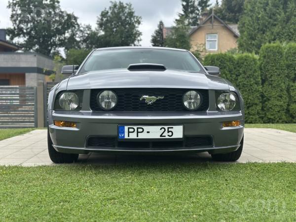 Grey Ford Mustang 2007 in Ogre, with an engine capacity of 4.60 L and mileage of 101 thousand km for 16900 €, photo 3 on AUTOMOTO.COM.LV