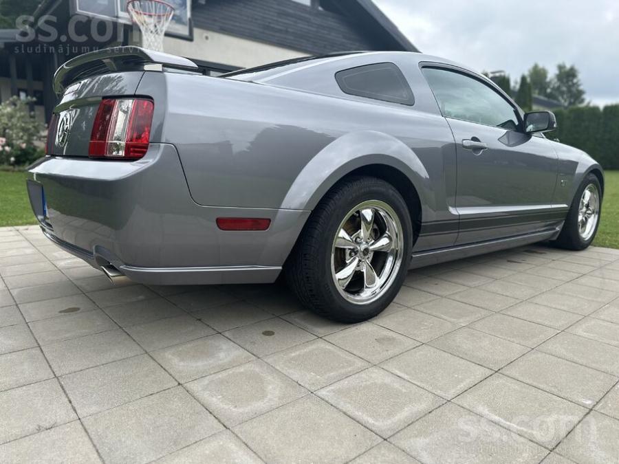 Grey Ford Mustang 2007 in Ogre, with an engine capacity of 4.60 L and mileage of 101 thousand km for 16900 €, photo 6 on AUTOMOTO.COM.LV
