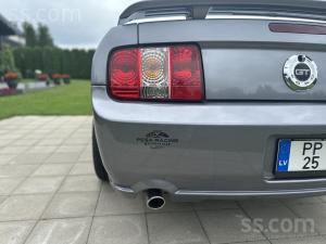 Grey Ford Mustang 2007 in Ogre, with an engine capacity of 4.60 L and mileage of 101 thousand km for 16900 €, photo 8 on AUTOMOTO.COM.LV