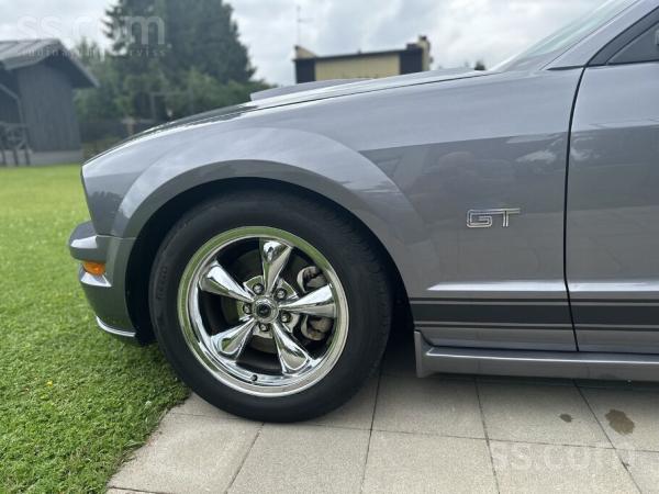 Grey Ford Mustang 2007 in Ogre, with an engine capacity of 4.60 L and mileage of 101 thousand km for 16900 €, photo 8 on AUTOMOTO.COM.LV