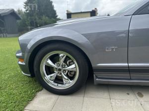 Grey Ford Mustang 2007 in Ogre, with an engine capacity of 4.60 L and mileage of 101 thousand km for 16900 €, photo 9 on AUTOMOTO.COM.LV