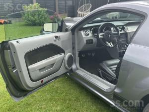 Grey Ford Mustang 2007 in Ogre, with an engine capacity of 4.60 L and mileage of 101 thousand km for 16900 €, photo 14 on AUTOMOTO.COM.LV