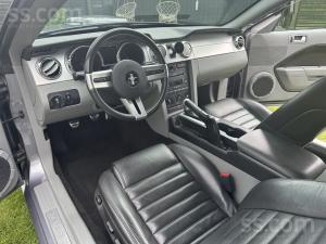 Grey Ford Mustang 2007 in Ogre, with an engine capacity of 4.60 L and mileage of 101 thousand km for 16900 €, photo 15 on AUTOMOTO.COM.LV