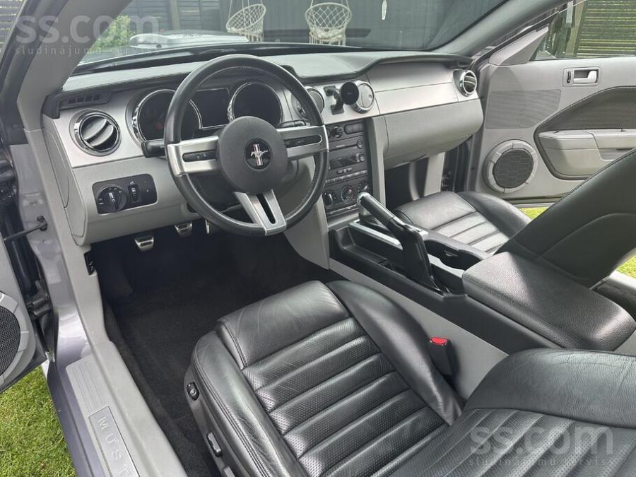 Grey Ford Mustang 2007 in Ogre, with an engine capacity of 4.60 L and mileage of 101 thousand km for 16900 €, photo 15 on AUTOMOTO.COM.LV