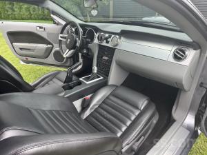 Grey Ford Mustang 2007 in Ogre, with an engine capacity of 4.60 L and mileage of 101 thousand km for 16900 €, photo 16 on AUTOMOTO.COM.LV