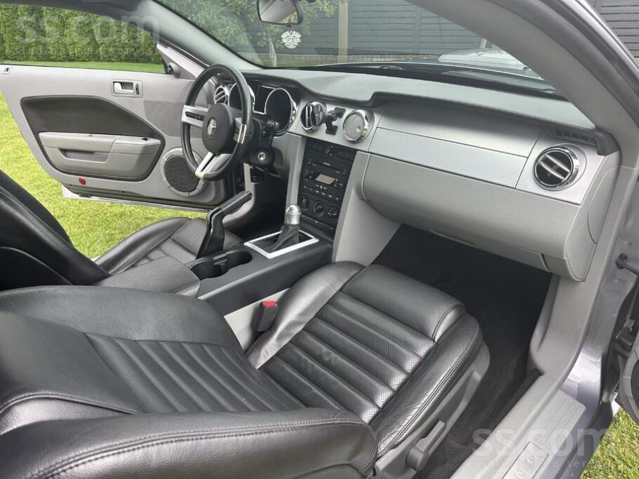 Grey Ford Mustang 2007 in Ogre, with an engine capacity of 4.60 L and mileage of 101 thousand km for 16900 €, photo 16 on AUTOMOTO.COM.LV