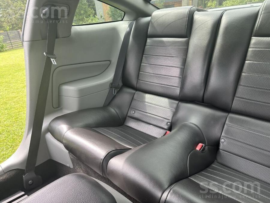 Grey Ford Mustang 2007 in Ogre, with an engine capacity of 4.60 L and mileage of 101 thousand km for 16900 €, photo 19 on AUTOMOTO.COM.LV