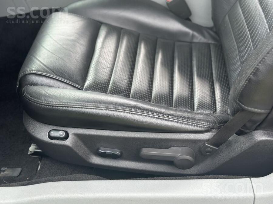 Grey Ford Mustang 2007 in Ogre, with an engine capacity of 4.60 L and mileage of 101 thousand km for 16900 €, photo 24 on AUTOMOTO.COM.LV
