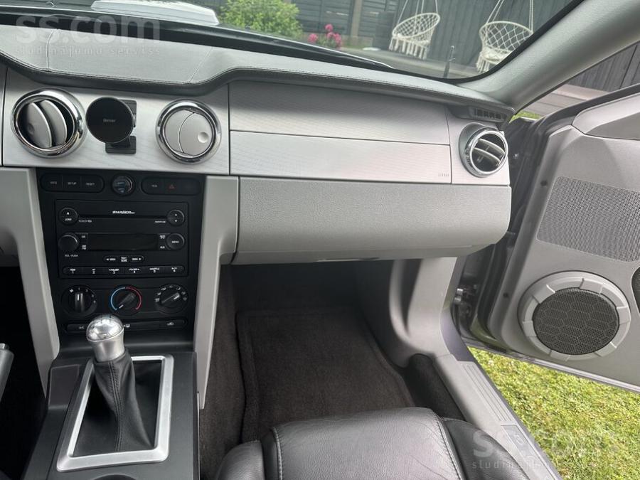 Grey Ford Mustang 2007 in Ogre, with an engine capacity of 4.60 L and mileage of 101 thousand km for 16900 €, photo 26 on AUTOMOTO.COM.LV