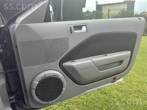 Grey Ford Mustang 2007 in Ogre, with an engine capacity of 4.60 L and mileage of 101 thousand km for 16900 €, photo 28 on AUTOMOTO.COM.LV