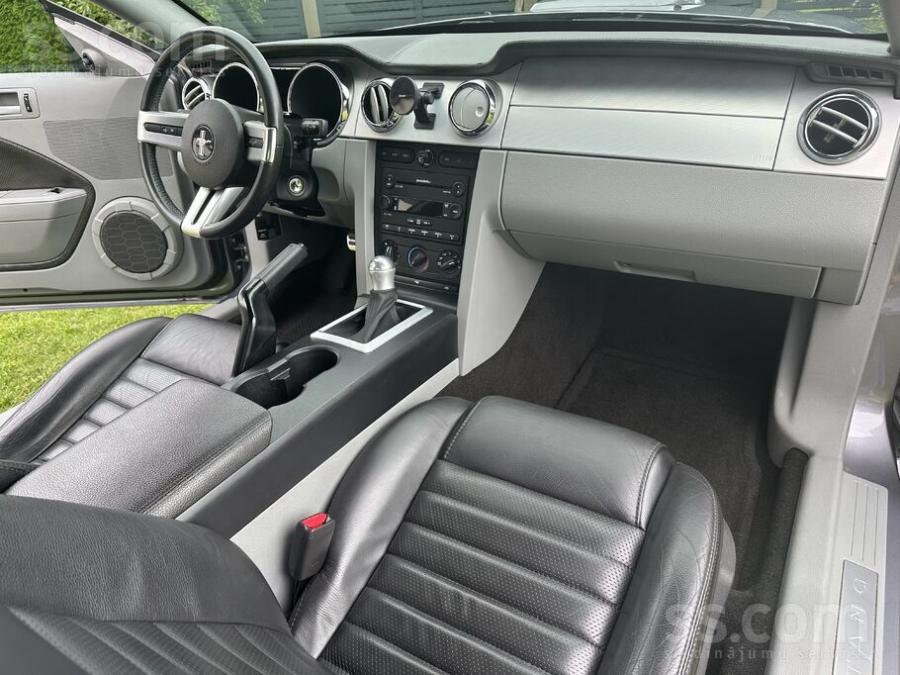 Grey Ford Mustang 2007 in Ogre, with an engine capacity of 4.60 L and mileage of 101 thousand km for 16900 €, photo 30 on AUTOMOTO.COM.LV
