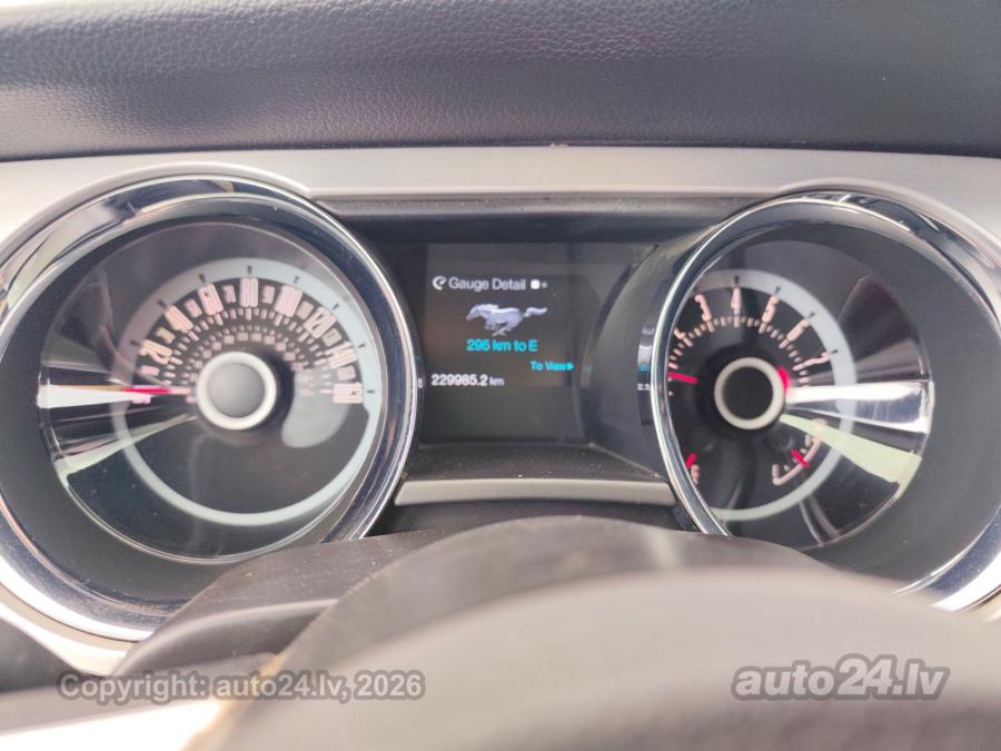 Grey Ford Mustang 2013 in Tallinn, with an engine capacity of 3.70 L and mileage of 230 thousand km for 14999 €, photo 3 on AUTOMOTO.COM.LV