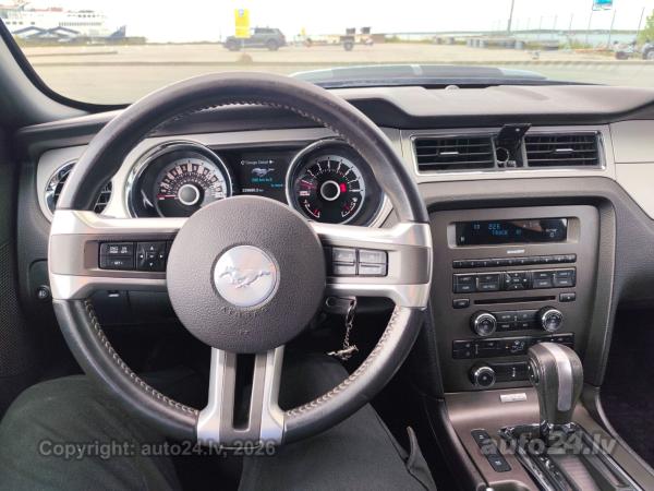 Pelēks Ford Mustang 2013 Tallina, ar dzinēja tilpumu 3.70 L un nobraukumu 230 tūkst. km par 14999 €, foto 3 vietnē AUTOMOTO.COM.LV