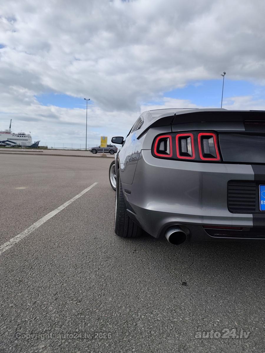 Grey Ford Mustang 2013 in Tallinn, with an engine capacity of 3.70 L and mileage of 230 thousand km for 14999 €, photo 8 on AUTOMOTO.COM.LV