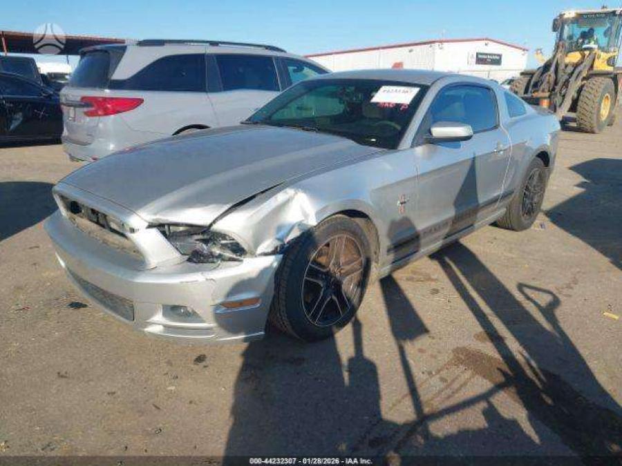 Pelēks Ford Mustang 2014 Klaipėda, ar dzinēja tilpumu 3.73 L un nobraukumu 135 tūkst. km par 3700 €, foto 2 vietnē AUTOMOTO.COM.LV