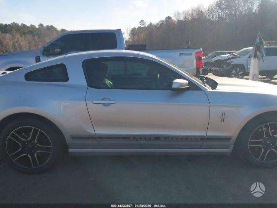 Pelēks Ford Mustang 2014 Klaipėda, ar dzinēja tilpumu 3.73 L un nobraukumu 135 tūkst. km par 3700 €, foto 13 vietnē AUTOMOTO.COM.LV