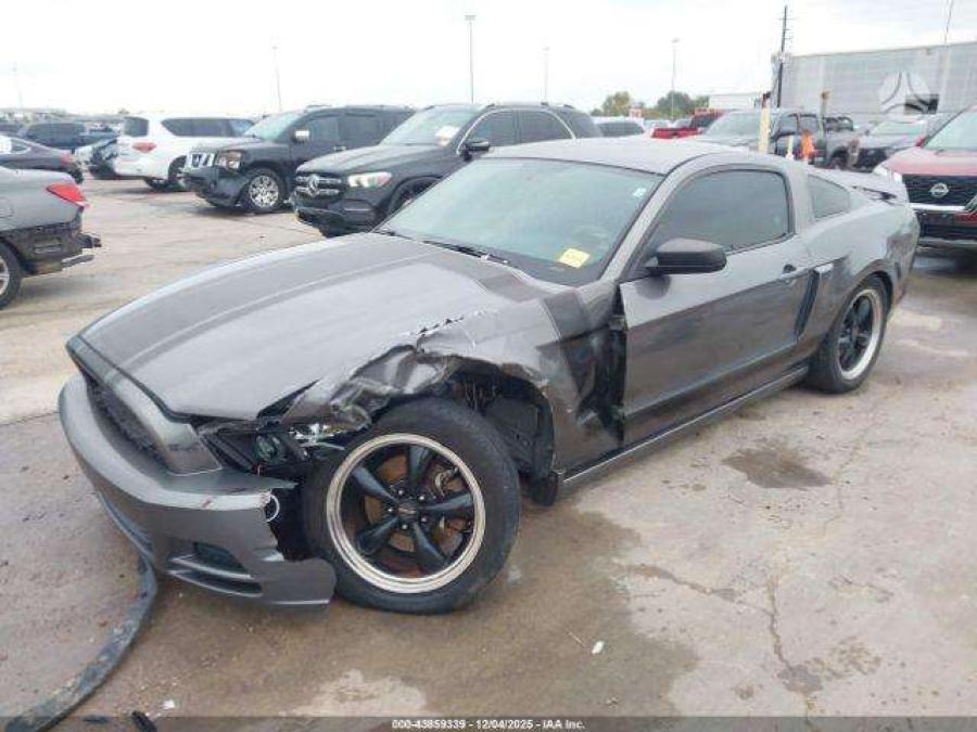 Grey Ford Mustang 2014 in Klaipeda, with an engine capacity of 3.73 L and mileage of 145 thousand km for 3350 €, photo 2 on AUTOMOTO.COM.LV