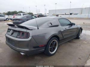 Grey Ford Mustang 2014 in Klaipeda, with an engine capacity of 3.73 L and mileage of 145 thousand km for 3350 €, photo 4 on AUTOMOTO.COM.LV