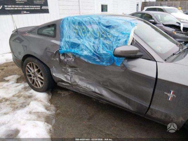 Grey Ford Mustang 2014 in Klaipeda, with an engine capacity of 3.70 L and mileage of 129 thousand km for 5250 €, photo 6 on AUTOMOTO.COM.LV