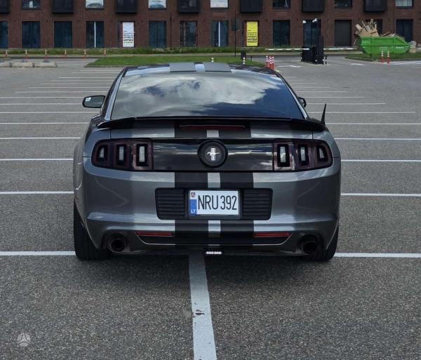 Grey Ford Mustang 2014 in Vilnius, with an engine capacity of 3.70 L and mileage of 120 thousand km for 14000 €, photo 4 on AUTOMOTO.COM.LV