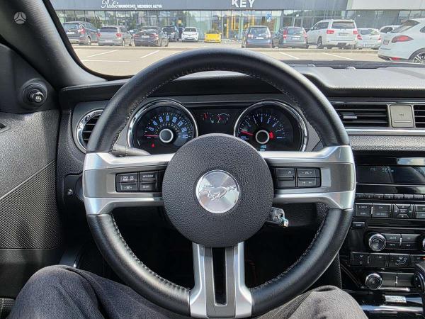 Grey Ford Mustang 2014 in Vilnius, with an engine capacity of 3.70 L and mileage of 120 thousand km for 14000 €, photo 7 on AUTOMOTO.COM.LV