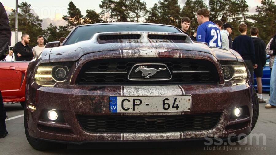 Grey Ford Mustang 2014 in Riga, with an engine capacity of 3.70 L and mileage of 92 thousand km for 12699 €, photo 3 on AUTOMOTO.COM.LV